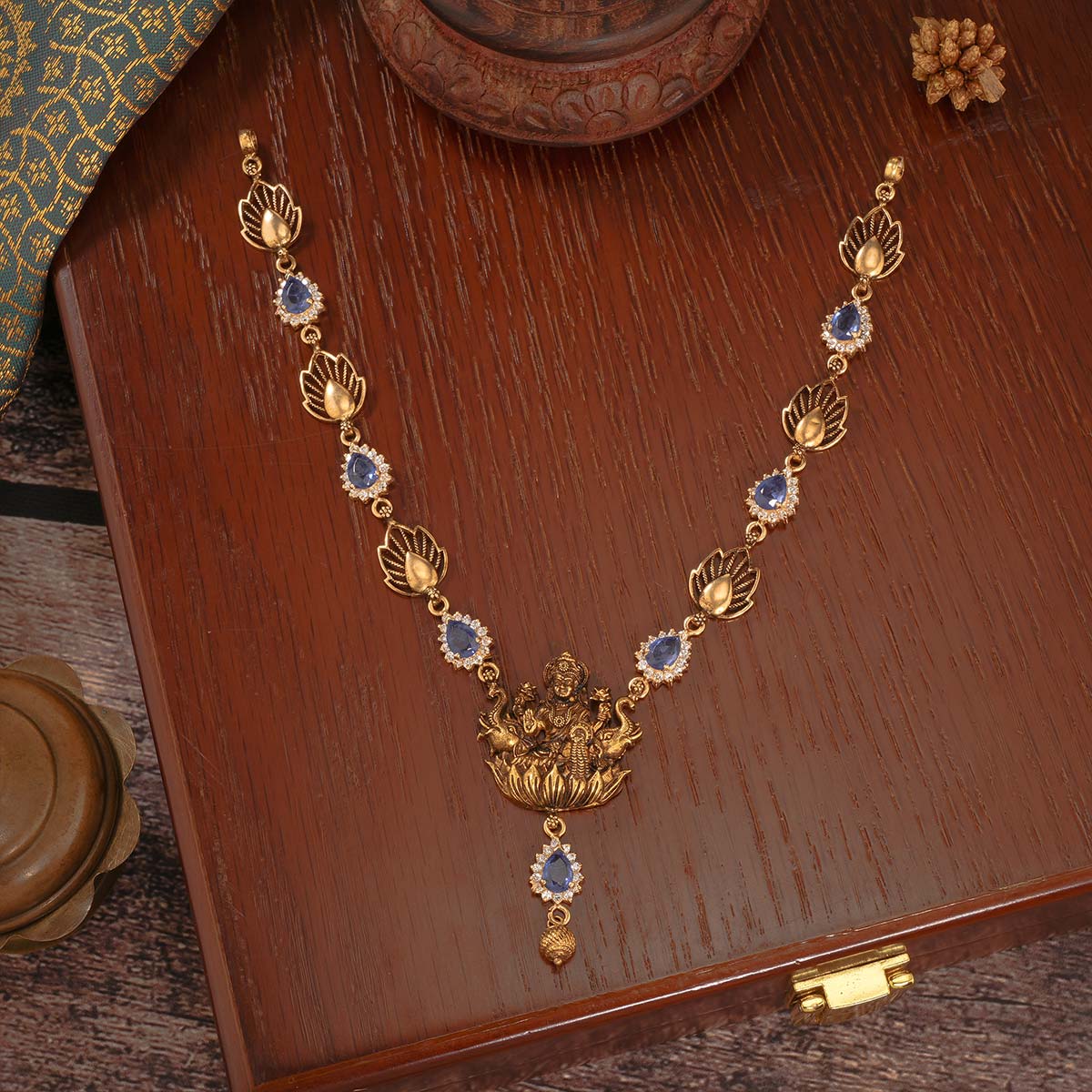 Daphne Short Necklace – Sri Vasavi Thanga Maaligai